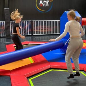Jump'n'Fun l Book hoppetid i trampolinpark på MAXIMUM.dk